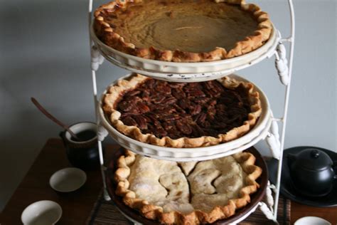 Delights Of The Heart Pie Baker