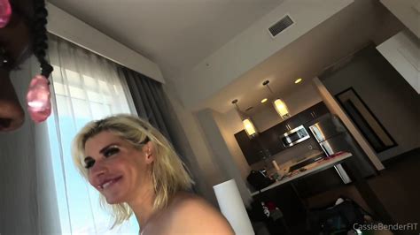 Hotwife Adora Tirar O Cabaco Dos Jovens Do Bairro Eporner