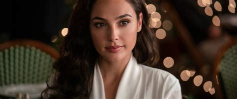 Download Wallpaper Look Pose Model Makeup Actress Hair Gal Gadot