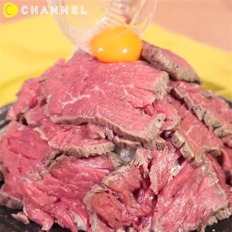 고기사랑 육즙이 츄르르르 로스트 비프로 쌓은 덮밥