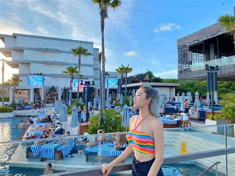 Th Y Ng N Khoe Ng Cong Sexy Bali Web Tr Th