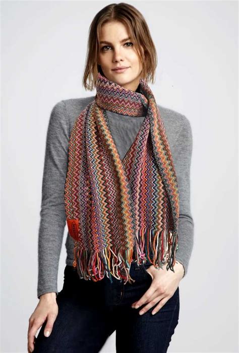 Knit A Stylish Zig Zag Scarf With This Simple Pattern