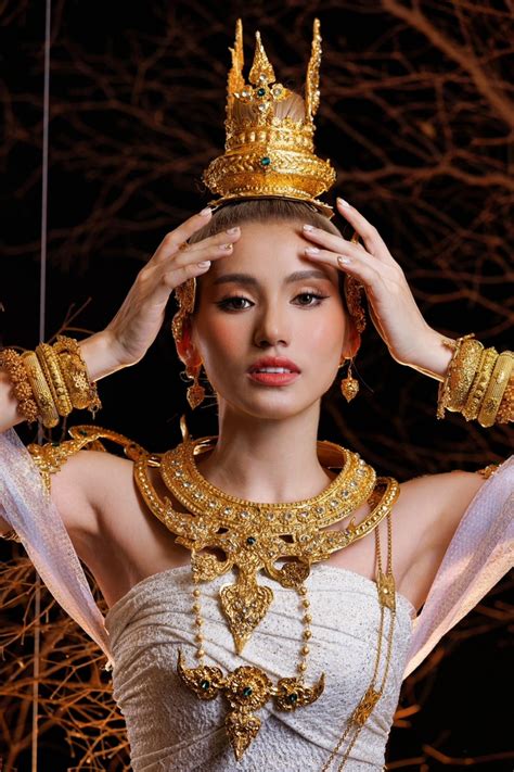 ឆ្នាំនេះអ៊េមមែនទែន តារាស្រីប៉ុន្មានដួងនេះ ចំណាយទុនតែងខ្លួនថតរូបអបអរថ្ងៃបុណ្យអុំទូក Khmerload