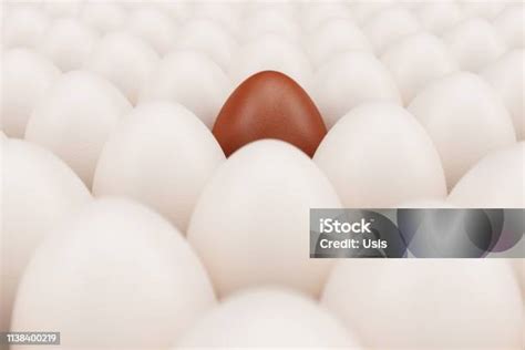 중앙에 갈색 달걀 한 갈색 달걀 흰 닭 계란의 배경입니다 부활절의 상징 휴일 개념 행복 한 부활절입니다 건강 식품 계란 식품 생산 3d 일러스트레이션 3차원 형태에 대한