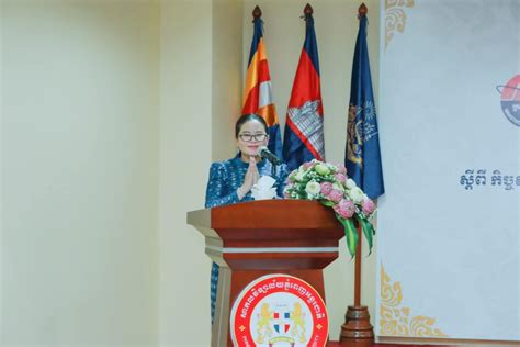 ជំទាវឧកញ៉ា ទេព កូលាប សាកលវិទ្យាធិការនៃសាកលវិទ្យាល័យ Ppiu ទទួលសញ្ញាបត្របណ្ឌិតគ្រប់គ្រងអប់រំ