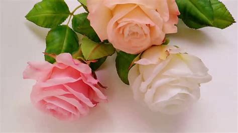 Людмила Композиція з квітів ручної роботи Холодна порцеляна