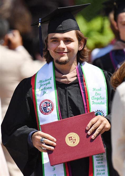 Photo Prince Jackson Obtient Son Diplôme Universitaire En Portant Un