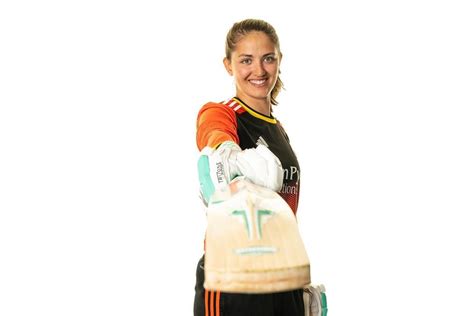 Sophie Munro R Womencricketers