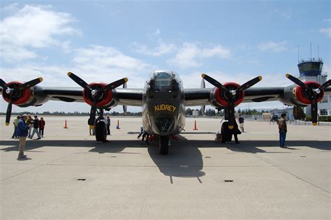 무료 이미지 비행기 평면 차량 전쟁 Wwii 역사 마리화나 담배 에어쇼 공군 전투기 군용 항공기 지구의