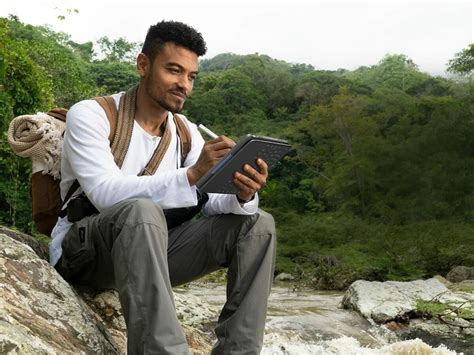 Logitech Rugged Folio Ultra Protective Ipad Keyboard Case Comes With A Smart Connector Gadget Flow