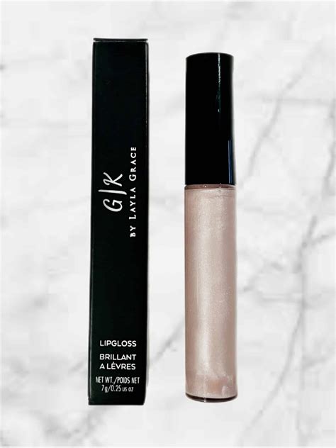 Differences Between Lipstick And Lip Gloss