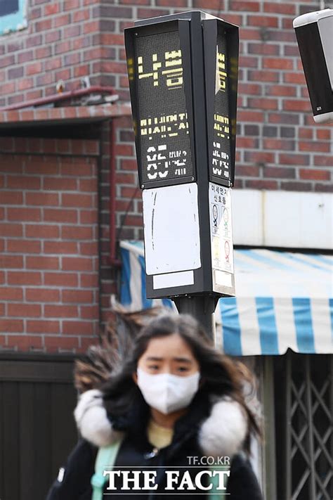 숨 쉬기 두려워 마스크 재무장한 시민들 Tf사진관 포토 기사 더팩트