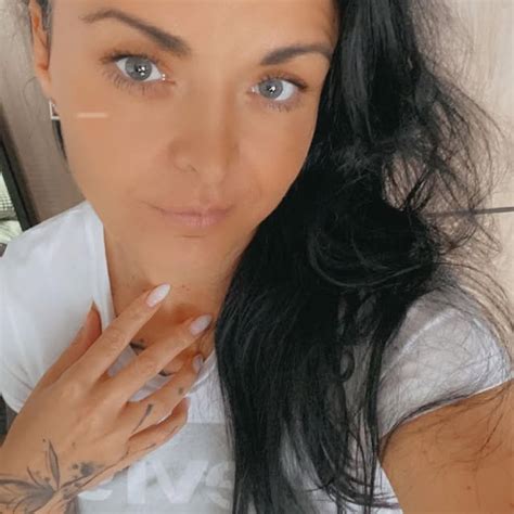 Pavla Oravcová Pavla Oravec • Threads Say More