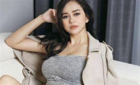 Janda Cantik Aura Kasih Siap Punya Suami Lagi Begini Kriterianya