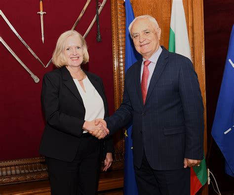 Министър Запрянов се срещна с посланика на Кралство Швеция Н Пр