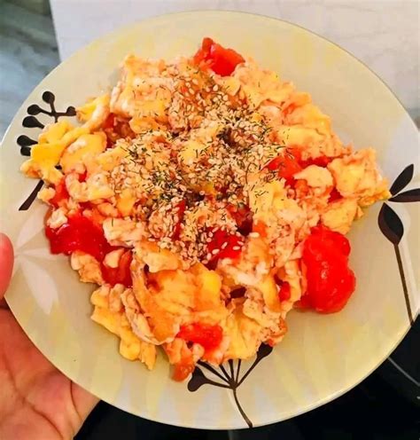 Гоё хоолны жорууд Шарсан өндөгтэй хуурга Орц Ургамлын тос 1 халбага Сонгино тал Ногоон