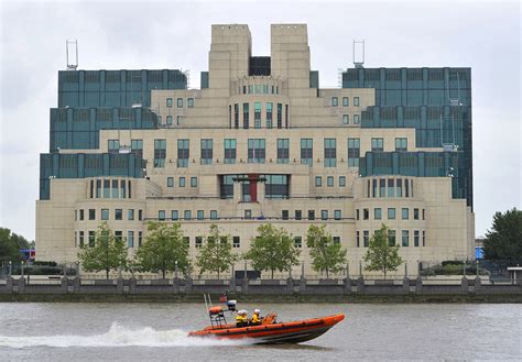Uks Mi6 Boss Says Putin Under Pressure Invites Russians To Spy For