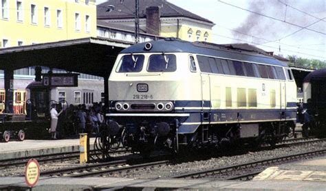 218 218-6 in Regensburg am 15.05.1982. Die 218 218-6 hat noch die ...