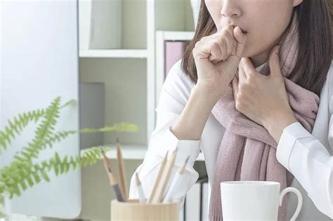 咳嗽痰多？注意不同颜色的痰液可能代表了不同的疾病 知乎