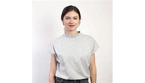 Trik Tampak Langsing Cukup Masukkan Baju Ke Dalam Celana Photo Fimela Com