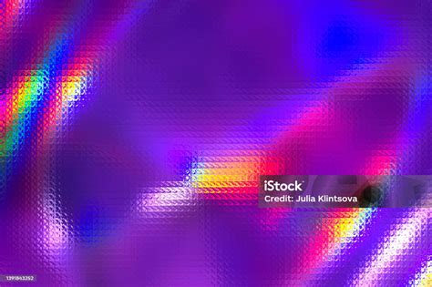 홀로그램 추상적 인 배경 레인보우 네온 유리 텍스처 패턴 다채로운 홀로그램 보라색 호일 오버레이 0명에 대한 스톡 벡터 아트 및