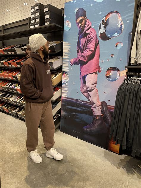 Tejeshwar Singh Fashion Business Management 24 Hue