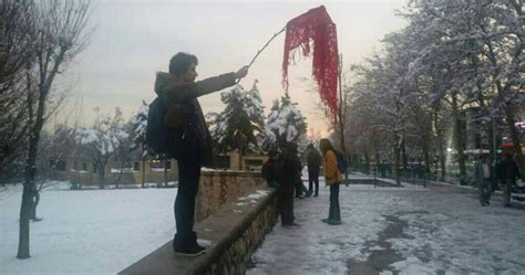 دختران خیابان انقلاب