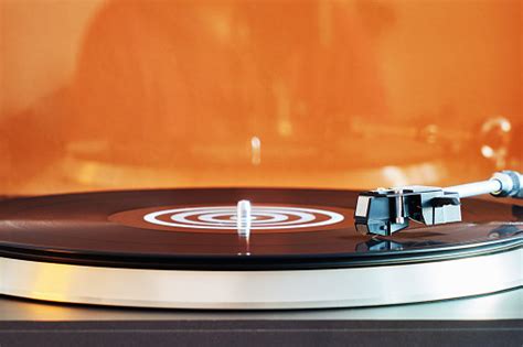 턴테이블 비닐 레코드 플레이어 디스크 자키에 대 한 복고풍 오디오 장비 Dj가 재생 음악을 혼합 하는 사운드 기술 블랙 비닐 레코드 0명에 대한 스톡 사진 및 기타 이미지