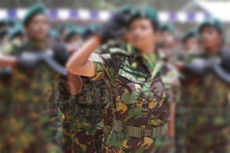 Stf ලොක්කියක් පිරිමි වෙස්ගෙන රාත්‍රී කාලයේ නවක නිලධාරිනියන්ට කරපු දේ