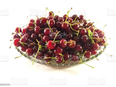 투명 한 접시에 사진 체리 건강 한 음식 채식주의자를 위한 레드 푸드 열매와 과일 간식 용 베리 건강한 식생활에 대한 스톡 사진 및 기타 이미지 Istock