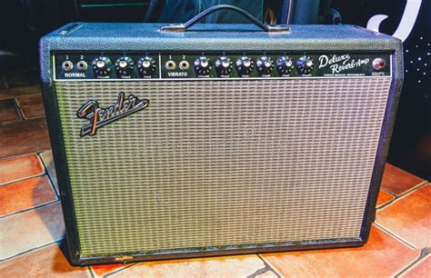 Tube Sound Amplifier Fender Guitar Amplifier Preamp And Power Amp