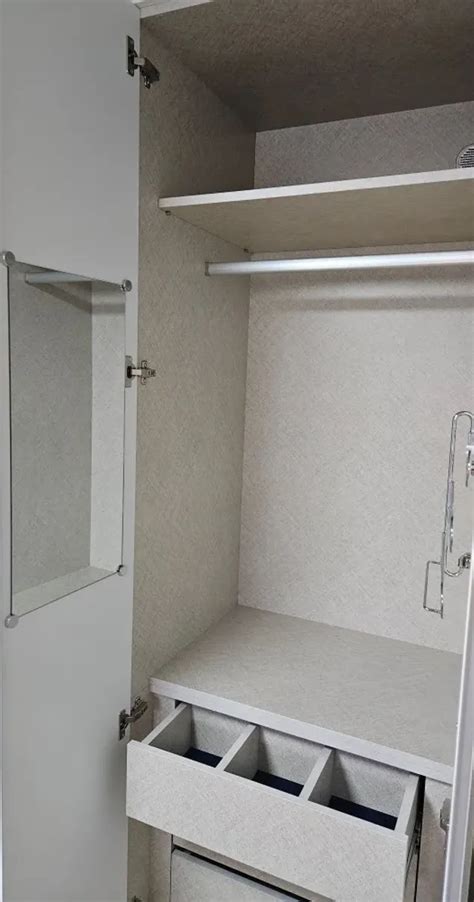 아이방 매립장 철거하고 붙박이장 했는데 합리적인 가격에 원하는 구조대로 깔끔하게 해주셨네요~ 철거부터 시공까지 진행상황 친절히 잘 안내해주셨어요대만족입니다 숨고 숨은고수