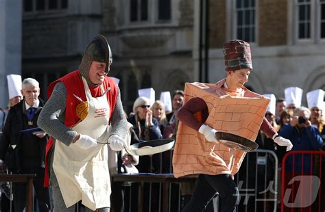 뉴스1 Pick 아슬 아슬 팬케이크 달리기 대회 뉴스1