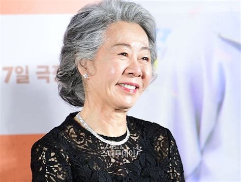 “내 아들 美서 동성 결혼” 윤여정 고백에…예일대 교수 “경의 표한다”