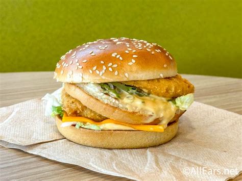 Review Mcdonalds New 700 Calorie Chicken Sandwich Feels A Little