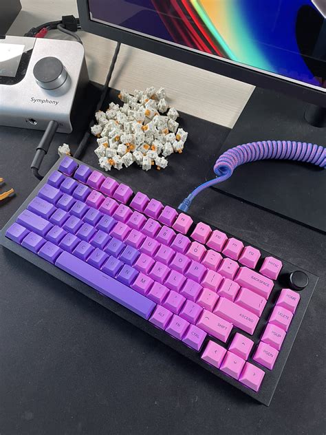 Glorious GMMK PRO Keyboard Kit PBT Customized Personalized OFF