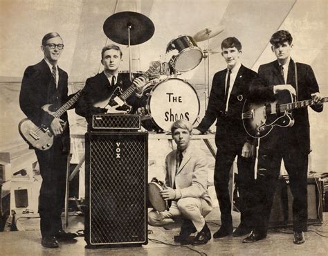 Popular Bands In The 1960s Pin On Musicians And Bands 60s 70s