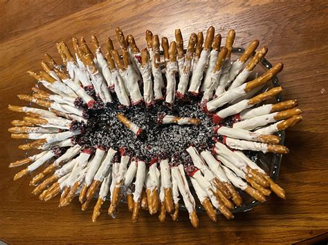 Pin By Erinn Sherwood On Decorating For The Seasons Easy Halloween
