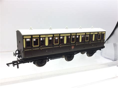 Hornby R40306 Oo Gauge Gwr 6 Wheel Coach 3rd Class 2523 Era 23