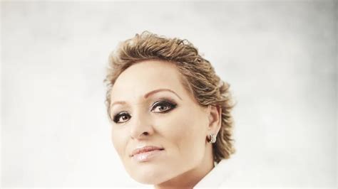 Zangeres Desray 53 Borstkanker Heeft Mijn Leven Volledig Veranderd