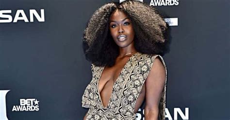 Braless Singer Slams Critics Who Say Her Natural Breasts Need More Lift My Natural T S Hang
