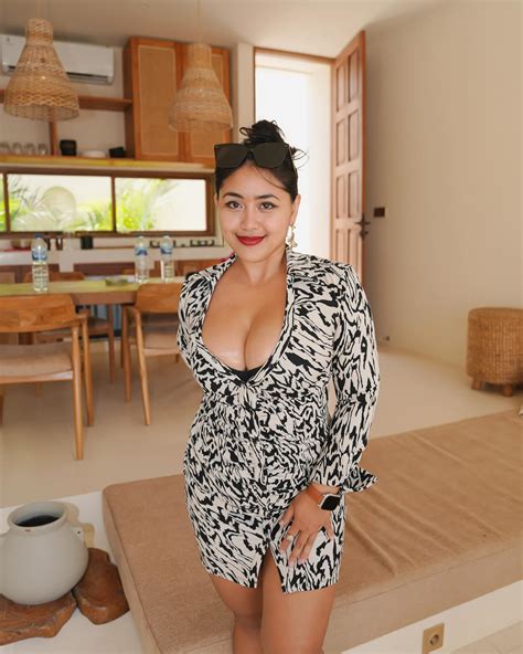 Kadek Dewi Novita Sari | Pikiran kalian apaan 🧠 | Instagram