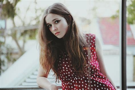 Alice Englert Lucia Pang