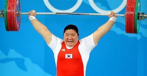 스포츠박사 기자의 스포츠용어 산책 1346 역도 선수들은 왜 ‘벨트를 찰까