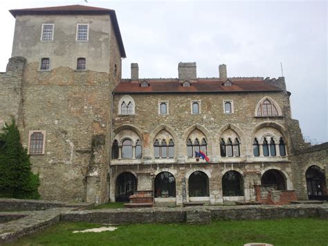 무료 이미지 건물 샤토 강화 중세 건축 중세의 수도원 유태 교회당 헝가리 대사원 재산 안녕 영주의 집 당당한 집 사설 구빈원 역사적 장소 고대