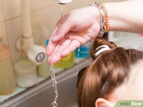 Ways To Put On A Swim Cap Wikihow