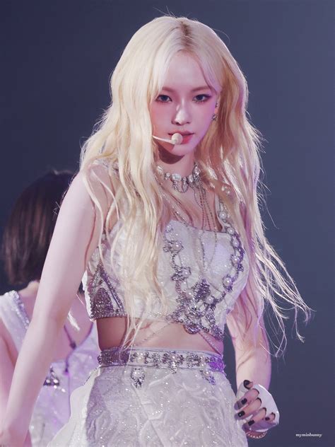 금발 카리나  연예이슈 수다방 네모판