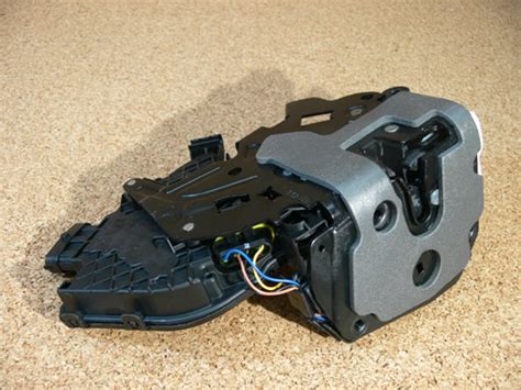 Genuine Land Rover Rear Door Latch Range Rover 2013 Range Rover Sport