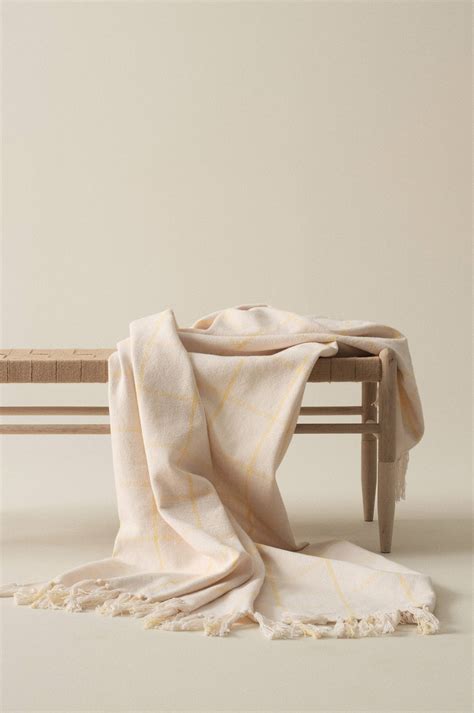 Myra Plaid Geel Kussens Plaids Jotex