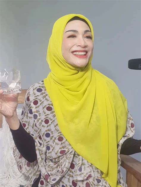 7 Foto Transformasi Dewi Hughes Dari Bobot 150 Kg Hingga Kini 59 Kg